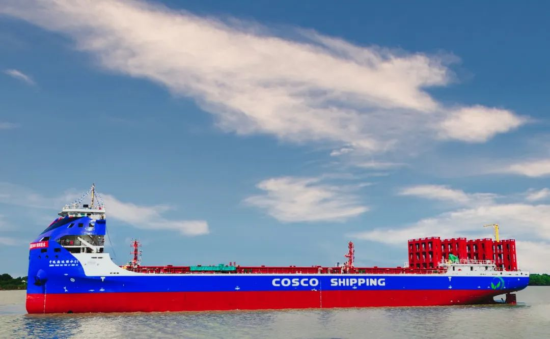 COSCO SHIPPING Development Launches 700TEU Electric Container Ship